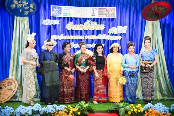 ผ้อทอท้องถิ่นไทย เทิดไท้สมเด็จพระบรมราชชนนีพันปีหลวง – KU SPORTS ART ...